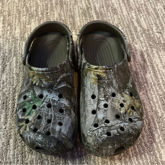 CROCS | Shoes | Crocs Camo Print Womans 9 | Poshmark